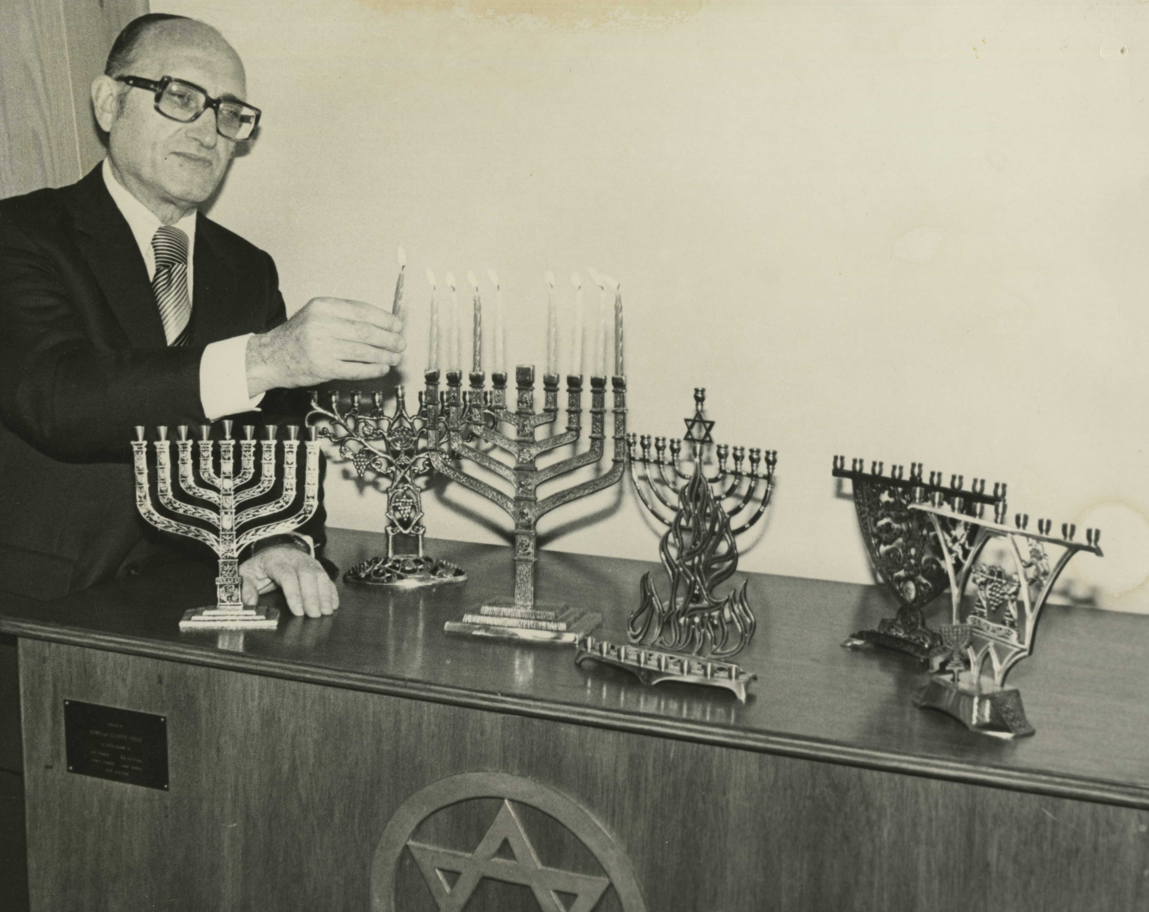 Rabbi Shapiro lighting menorah - Rauh Jewish Archives
